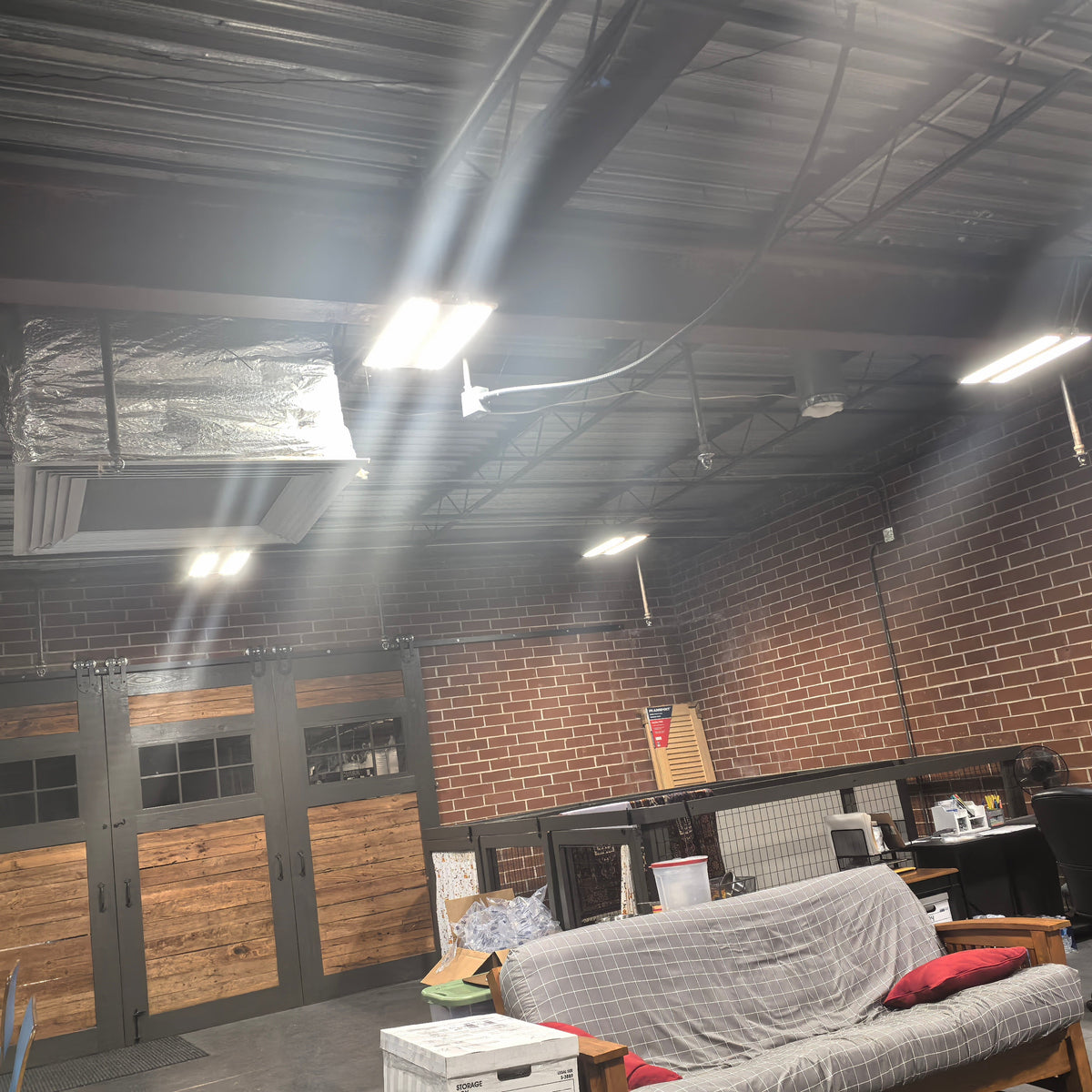 Mounting High Bays in High-Vibration Facilities | Hyperlite