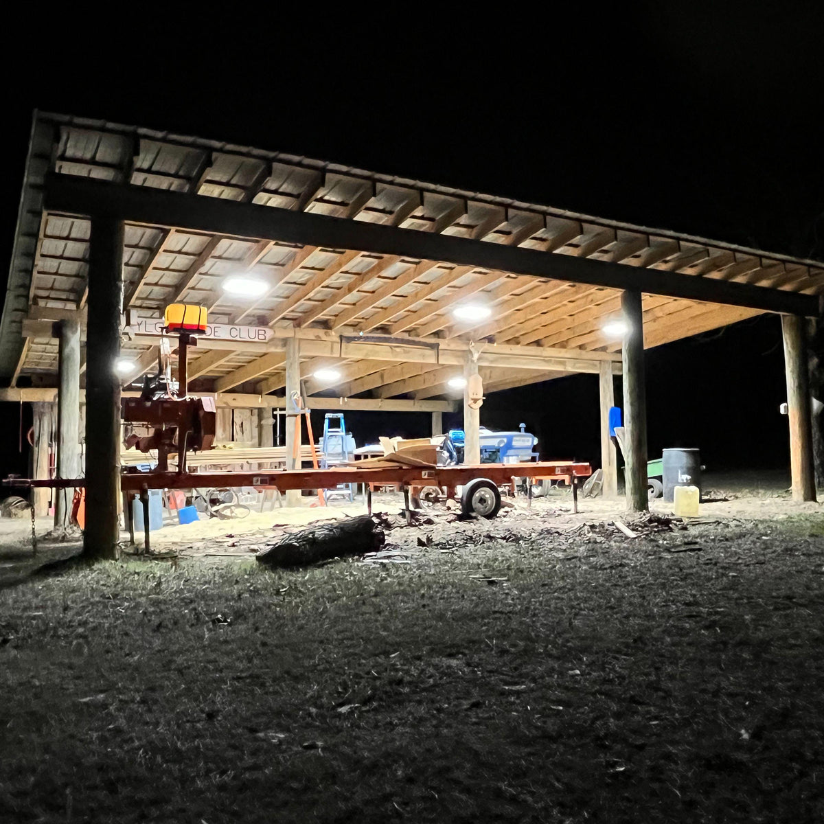 Polycarbonate vs. Acrylic: Chemical Resistance for LED Lighting – Hyperlite